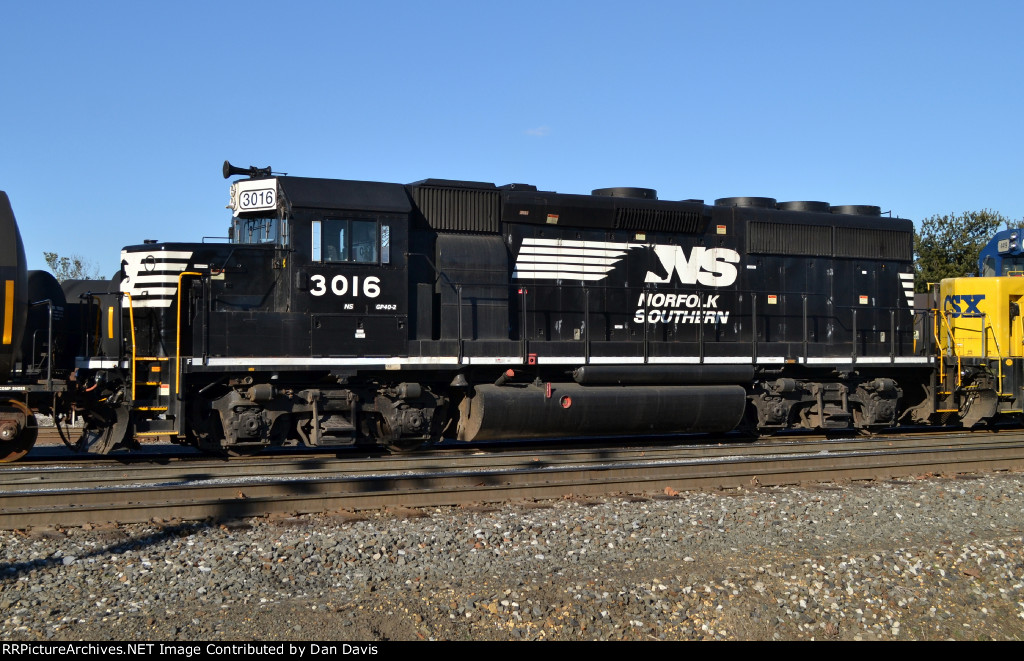 NS GP40-2 3016 in Paulsboro
